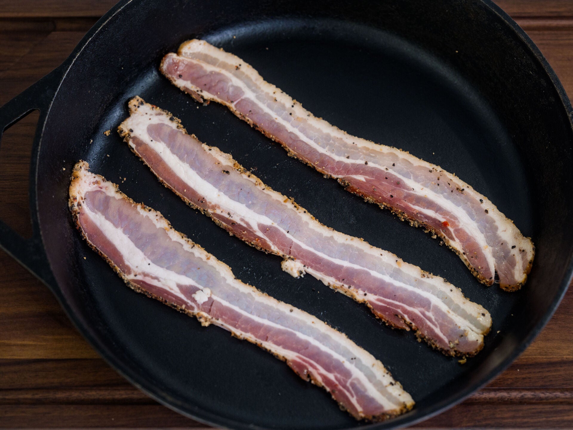 Hickory Smoked Bacon Slices - Whiskey Peppercorn – Iowa Craft Meats